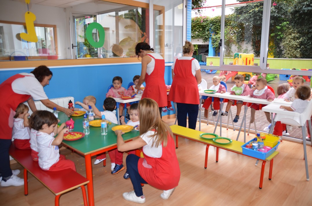 COMEDOR BEBES - PequeSchool Escuela Infantil Bilingüe | Guardería ...